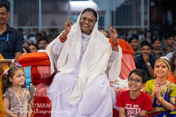 アンマのニューイヤー メッセージ2026 | 日本MAセンター MA Center Japan